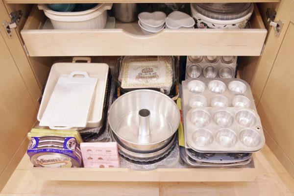 Kitchen Pull Out Trays – A Better Cabinet & Design